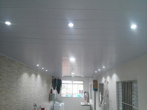 Forro de PVC LISO BRANCO BISOTADO PLASBIL 10 mm c/ isolante Térmico ...